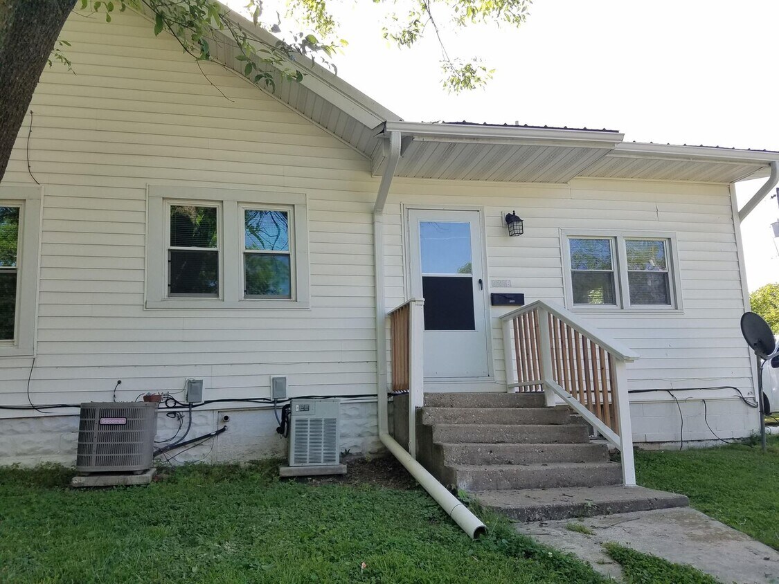 121 W Jackson St Unit 121 W. Jackson Apt B, Pittsburg, KS 66762 - Room ...