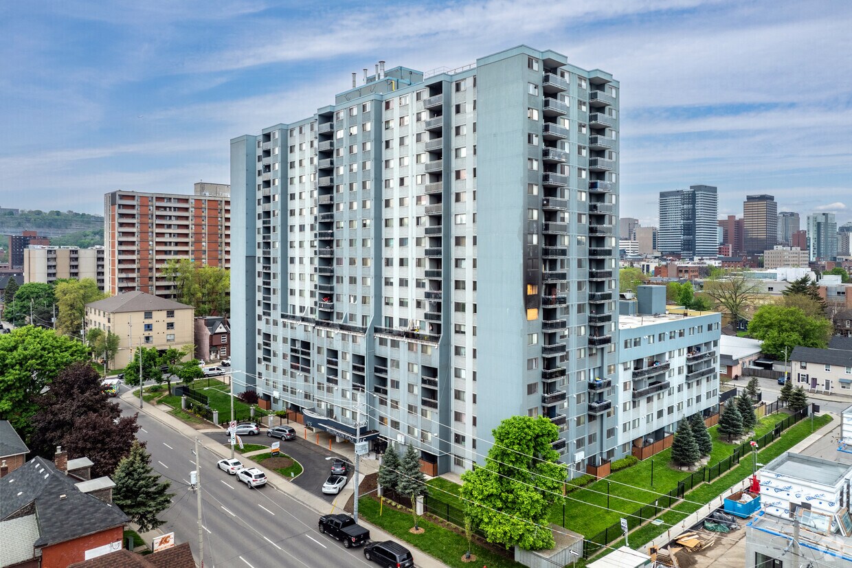 Wellington Place Apartments - 125 Wellington St N Hamilton, ON ...