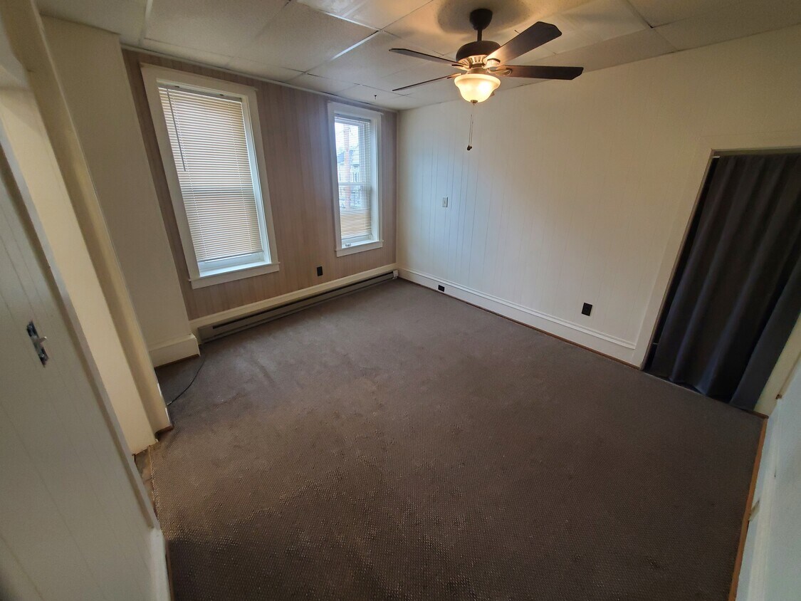 400 S Main St Unit Rear first floor, Spring City, PA 19475 - 400 S Main ...