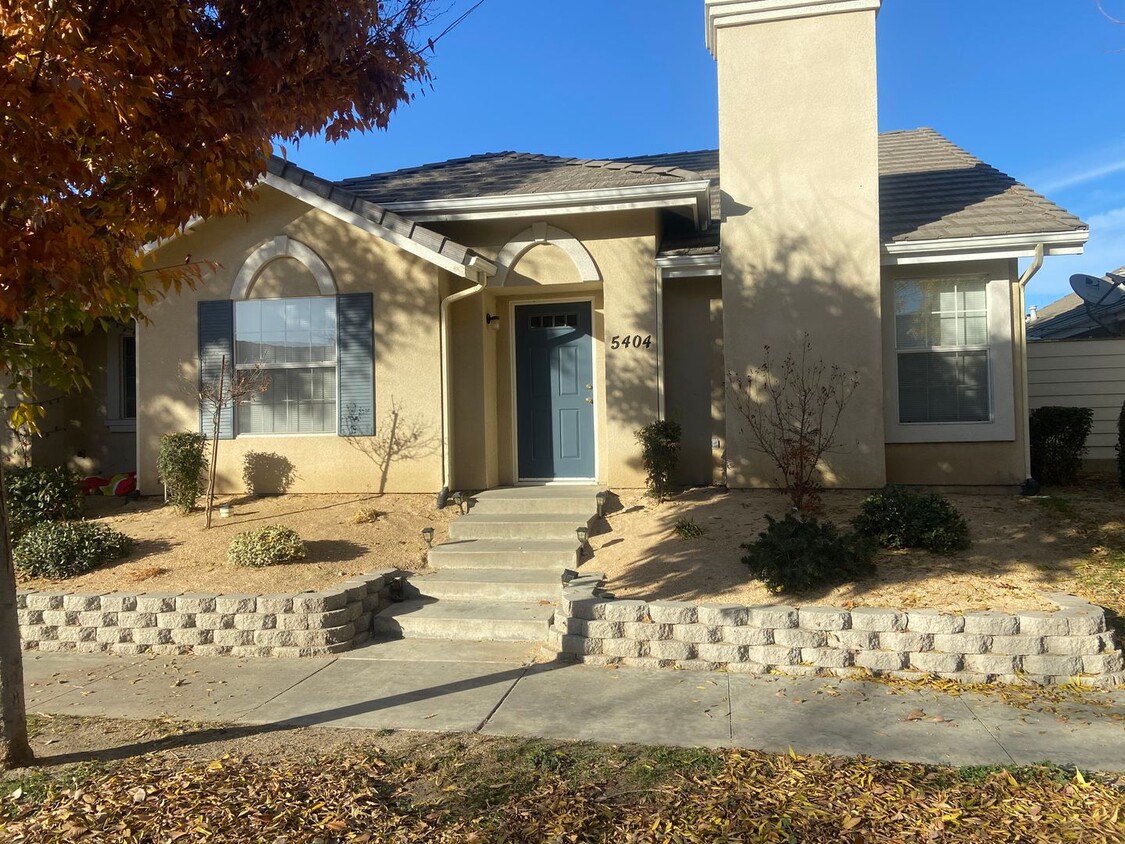 5404-5406 W Country Ave Unit 5404, Visalia, CA 93277 - Room for Rent in ...