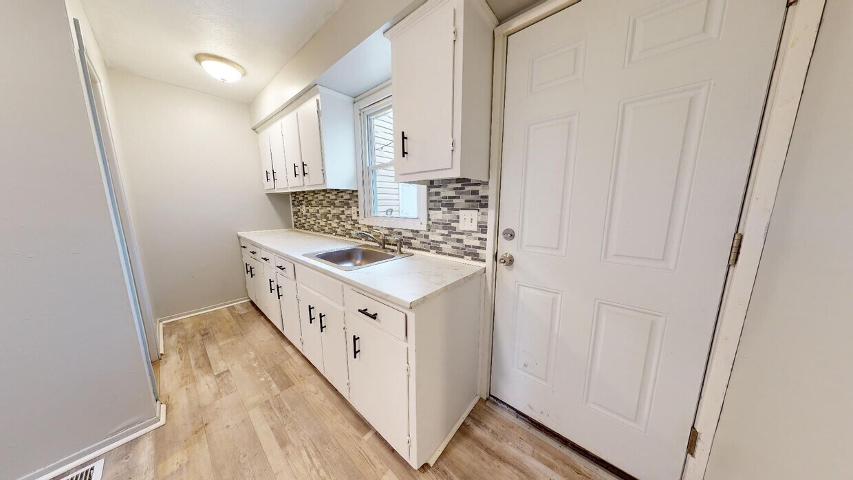 3223 Woodbridge Ave Unit studio apt, Cleveland, OH 44109 - Room for ...