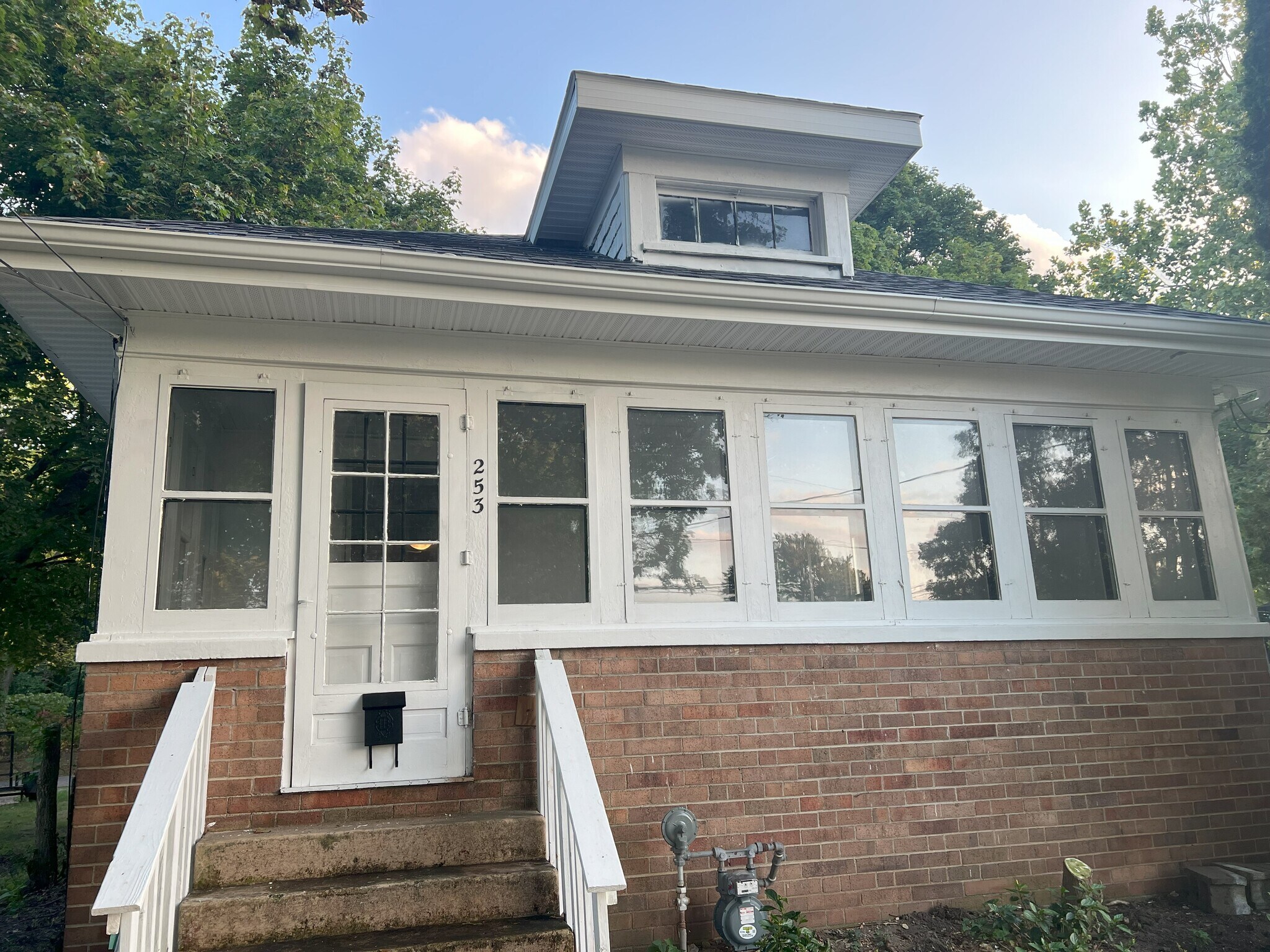 253 Avenue A, Springfield, MI 49037 - House Rental in Springfield, MI ...