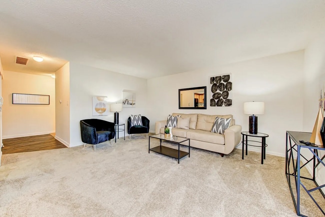 Glendale Apartments for Rent with a Walk-In Closet - Indianapolis, IN ...