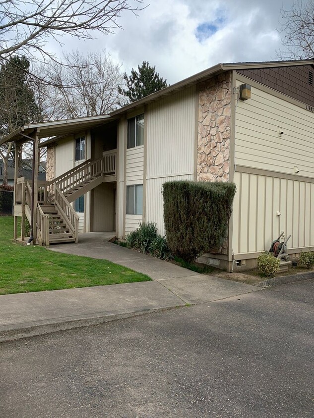 11983 SW Center St Unit D, Beaverton, OR 97005 - Room for Rent in ...