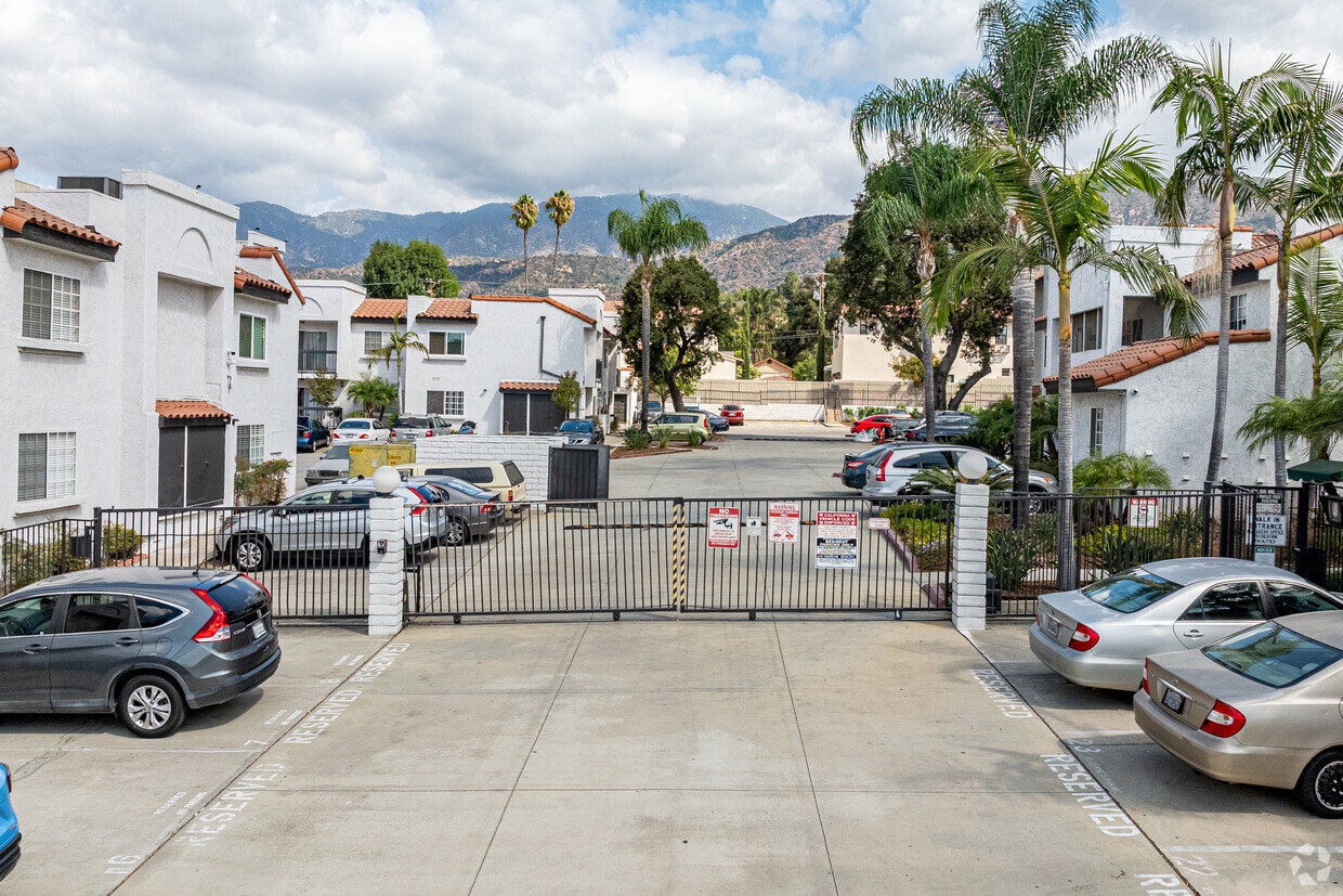 Huntington Oaks Village 55+ Senior Community - 1657 Huntington Dr ...