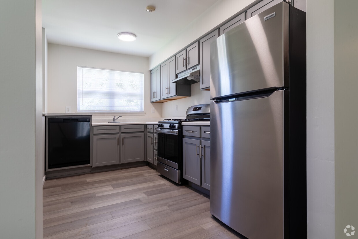 Pinewood Estates A Vibrant 55 + Community Townhomes for Rent - Middle ...
