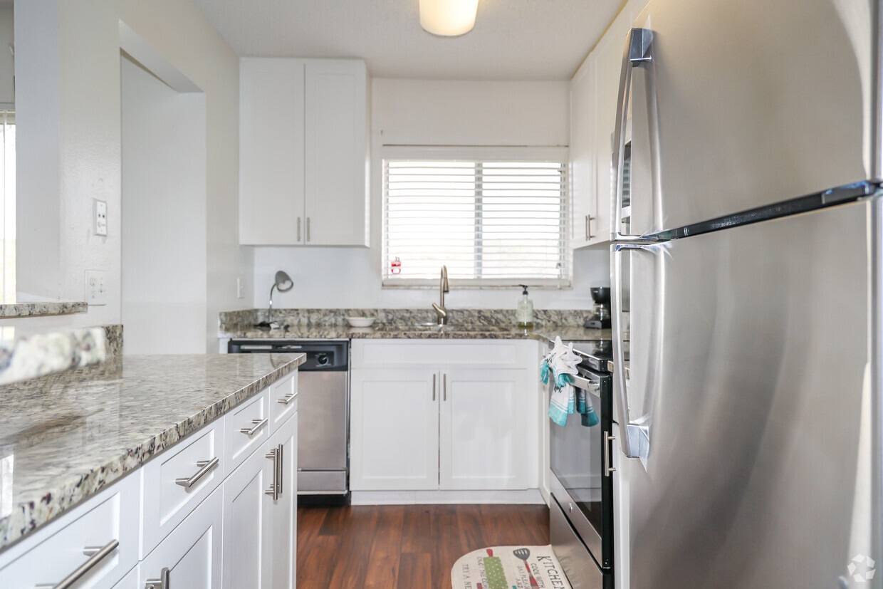 Metro Village Luxury Apartments - 222 N Hiawassee Rd Orlando, FL 32835 ...