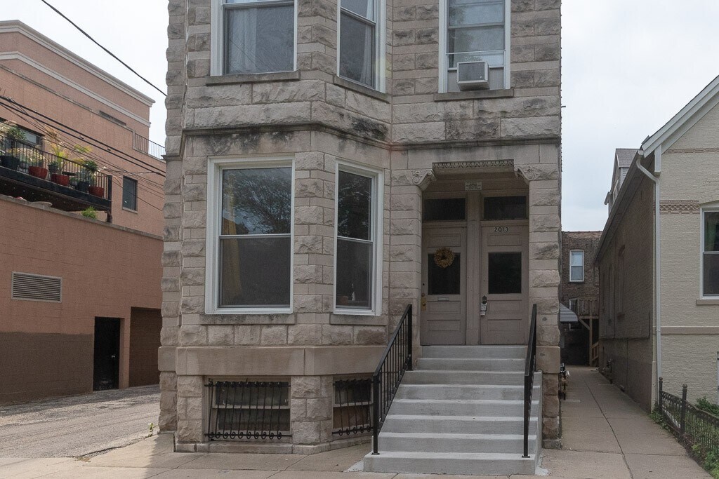 2013 W Iowa St Unit R4, Chicago, IL 60622 | Apartments.com