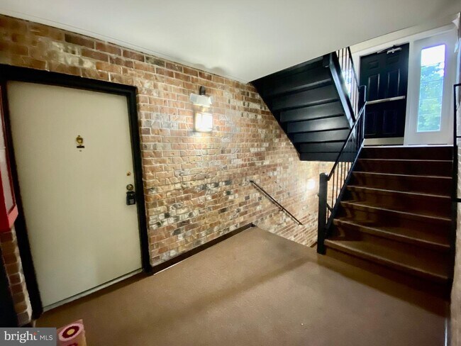 1531 Colonial Dr Unit 104, Woodbridge, VA 22192 - Room for Rent in ...