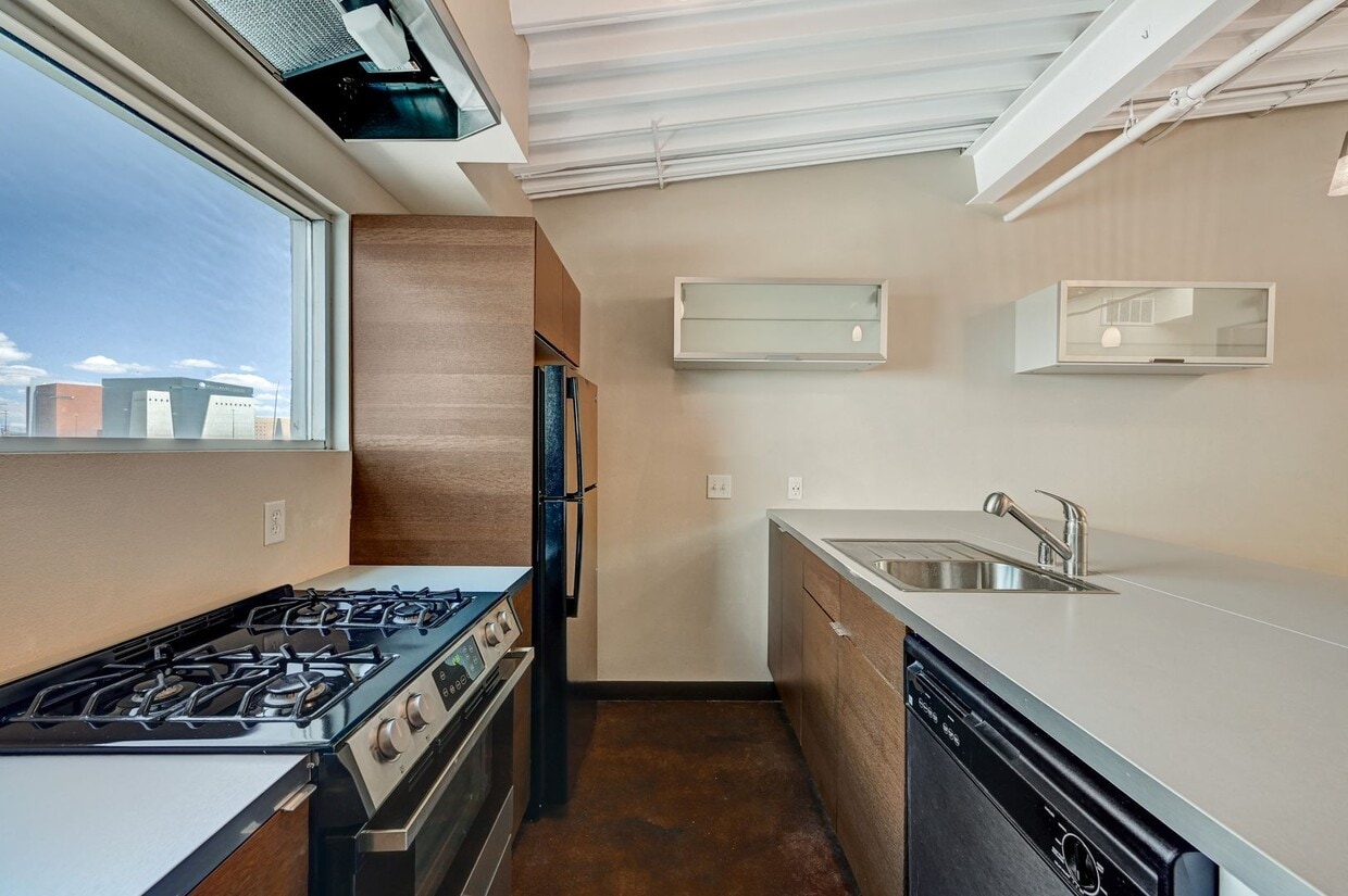 Trendy Loft Living Near The Arts District! - 701 Shadow Ln Las Vegas ...