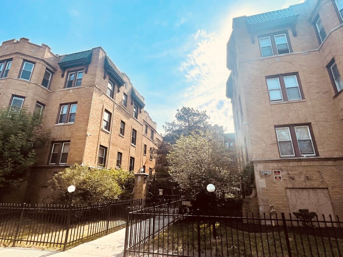 6951 S Merrill Ave Unit 3B, Chicago, IL 60649 - Room for Rent in ...
