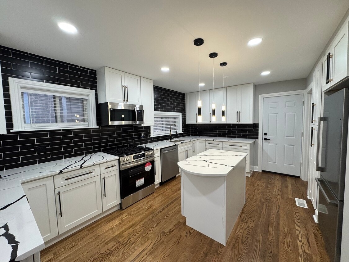 6236 N Francisco Ave, Chicago, IL 60659 - House Rental in Chicago, IL ...