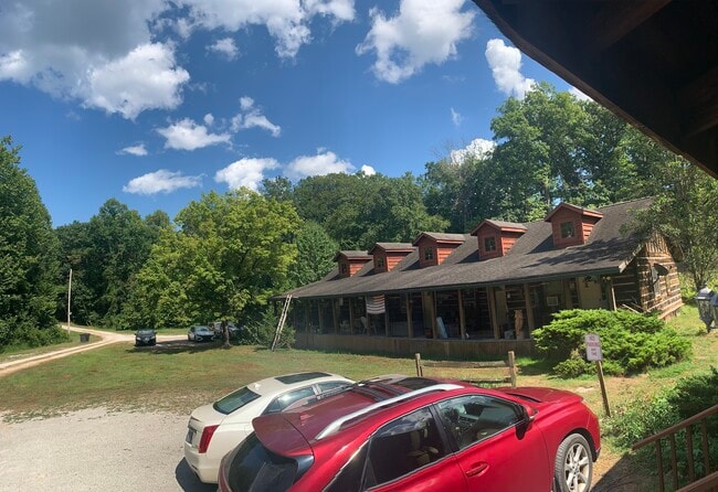 Apartments for Rent with High Ceilings in Belmont WV