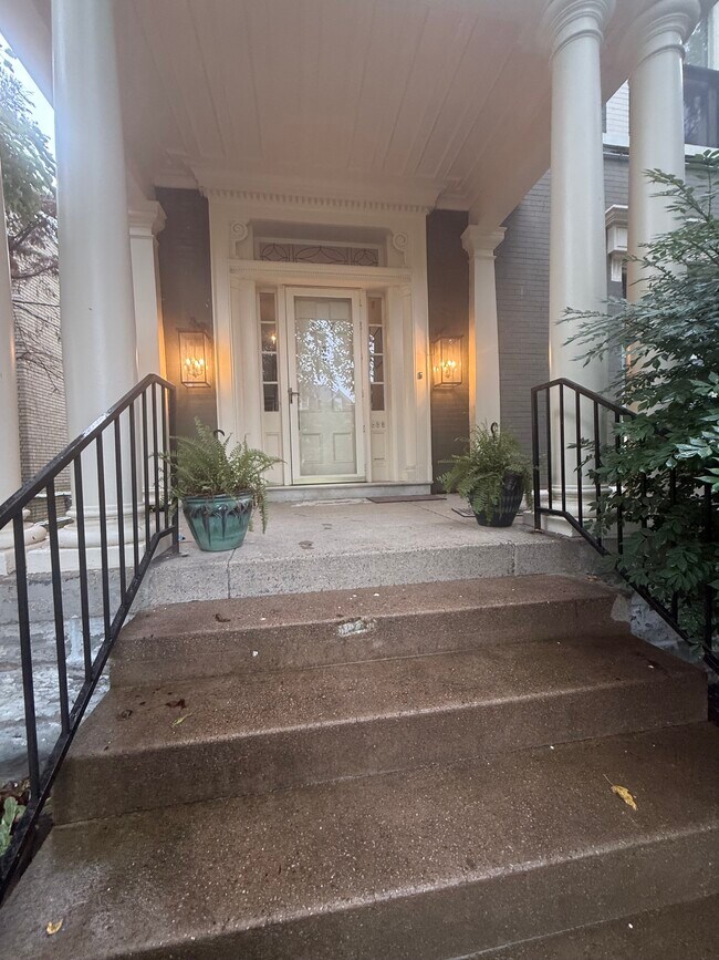 Cherokee Triangle Apartments for Rent with a Yard - Louisville, KY ...