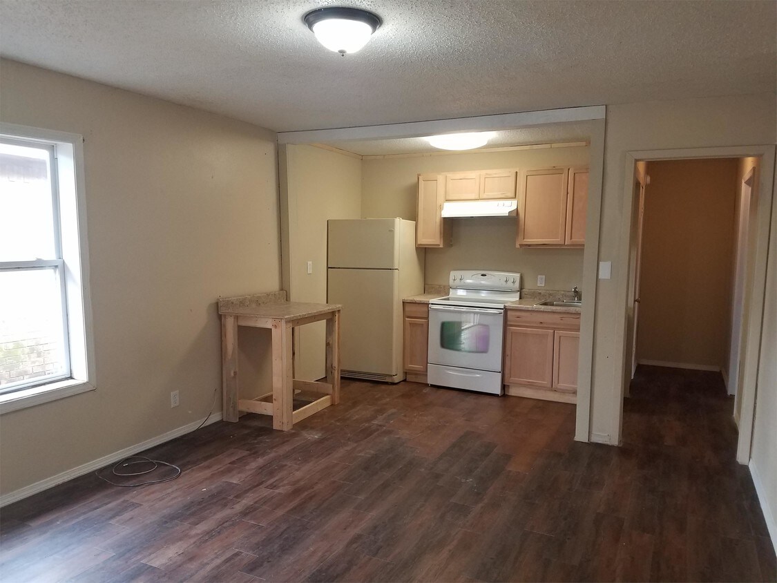 608 Belt Ave Unit 608 BELT AVE #3, Moffett, OK 74946 - Room for Rent in ...