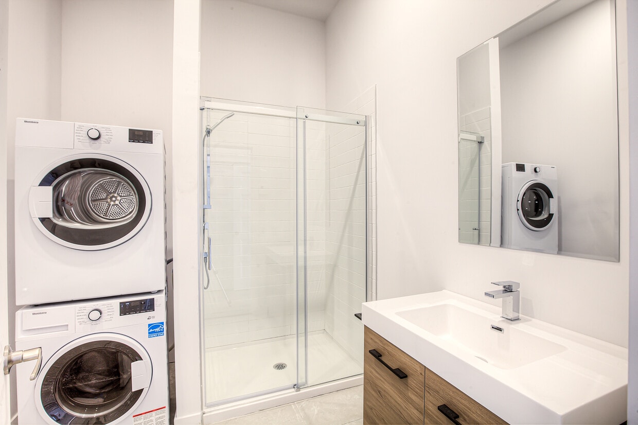 Le Lowney 5-6-7 Apartments - 950 Rue Notre-Dame O Montréal, QC ...
