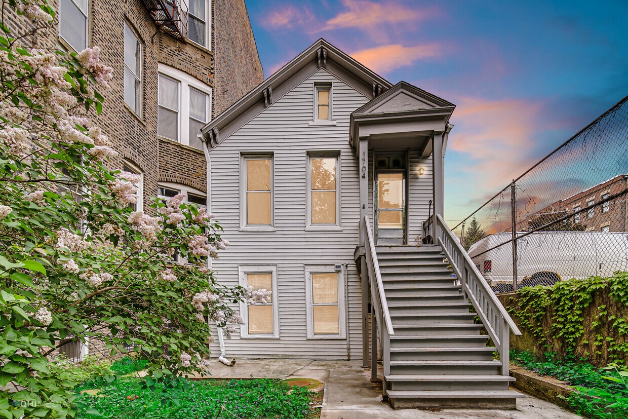 1704 S Racine Ave, Chicago, IL 60608 - Townhome Rentals in Chicago IL ...