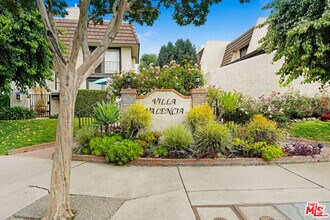 Eaves by Avalon Houses for Rent with a Swimming Pool - Woodland Hills, CA