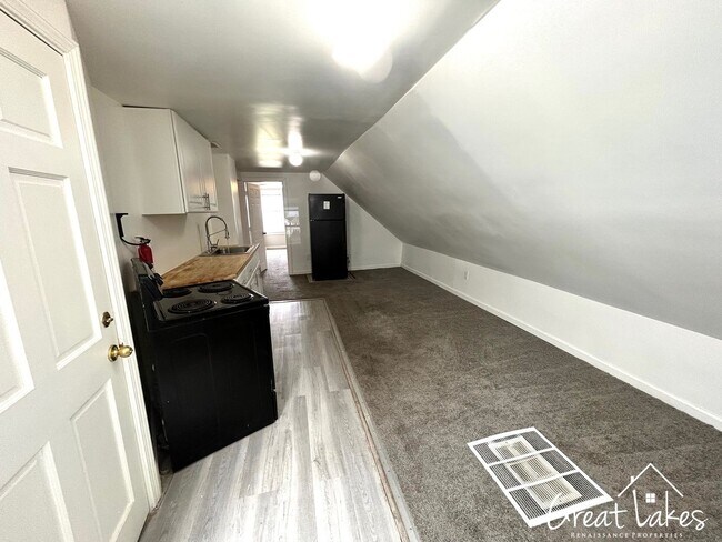 12097 Lumpkin St Unit 2, Hamtramck, MI 48212 - Room for Rent in ...