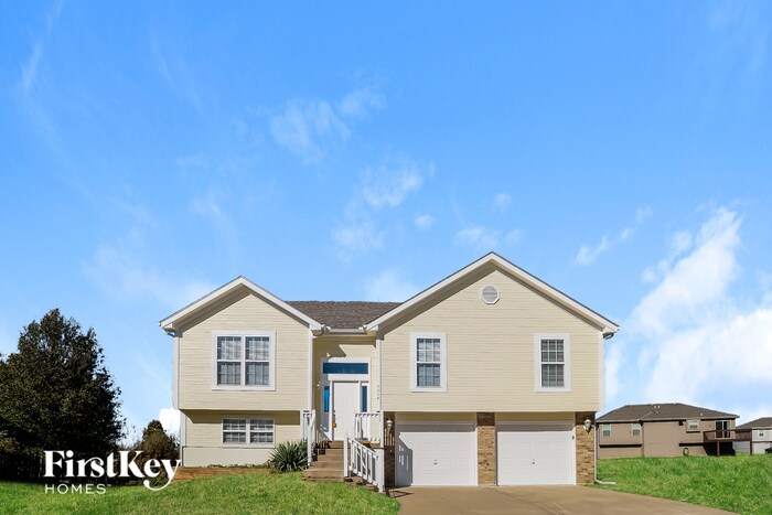 1114 Camelot Dr, Raymore, MO 64083 - House Rental in Raymore, MO ...