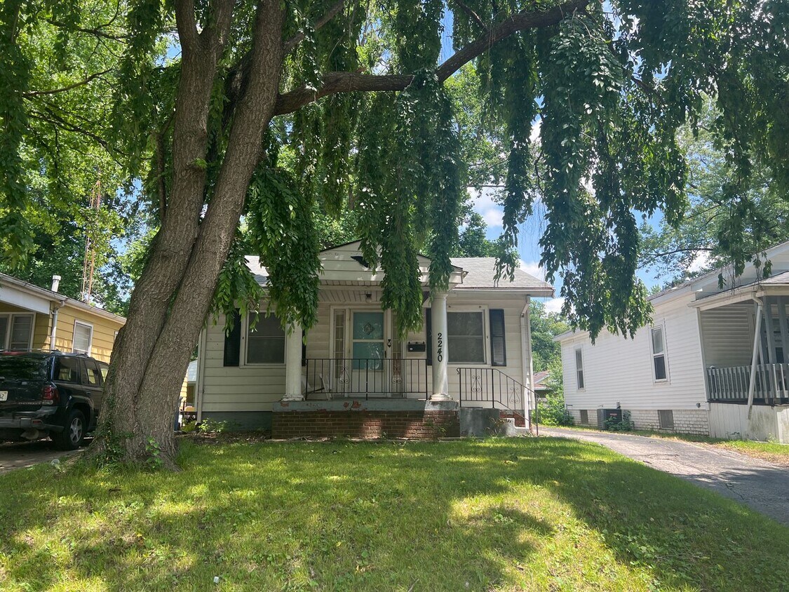 2240 S 10th St, Springfield, IL 62703 - House Rental in Springfield, IL ...