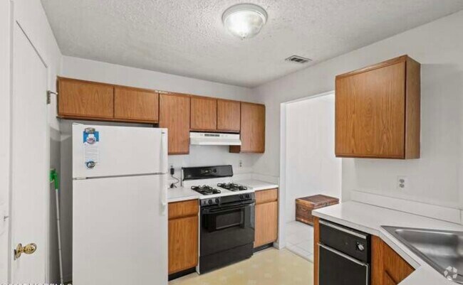 Covered Bridge Condominiums Apartments under $2,000 - Englishtown, NJ ...