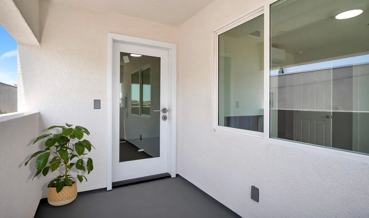 2424 Michigan Ave Unit 303, Los Angeles, CA 90033 | Apartments.com
