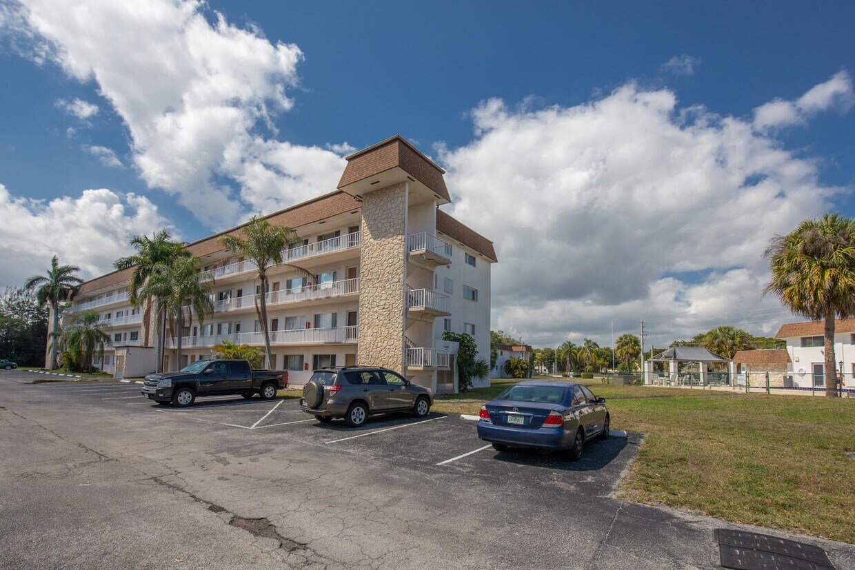 6289 Lear Dr Unit 408, Lake Worth, FL 33462 - Condo for Rent in Lake ...