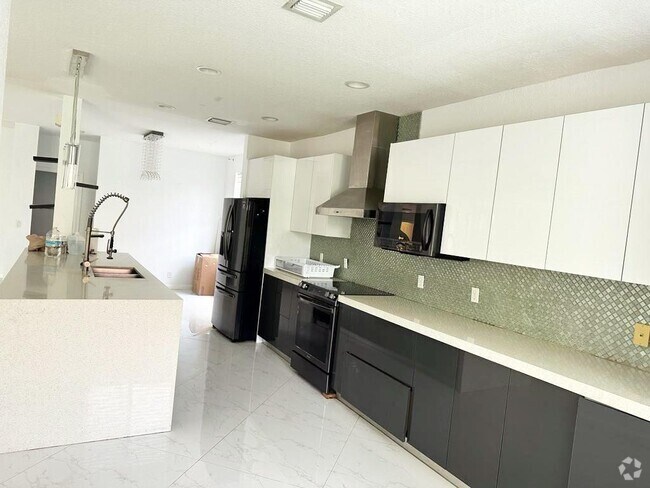 Harbor View Apartments for Rent with Hardwood Floors - Weston, FL - 6 ...