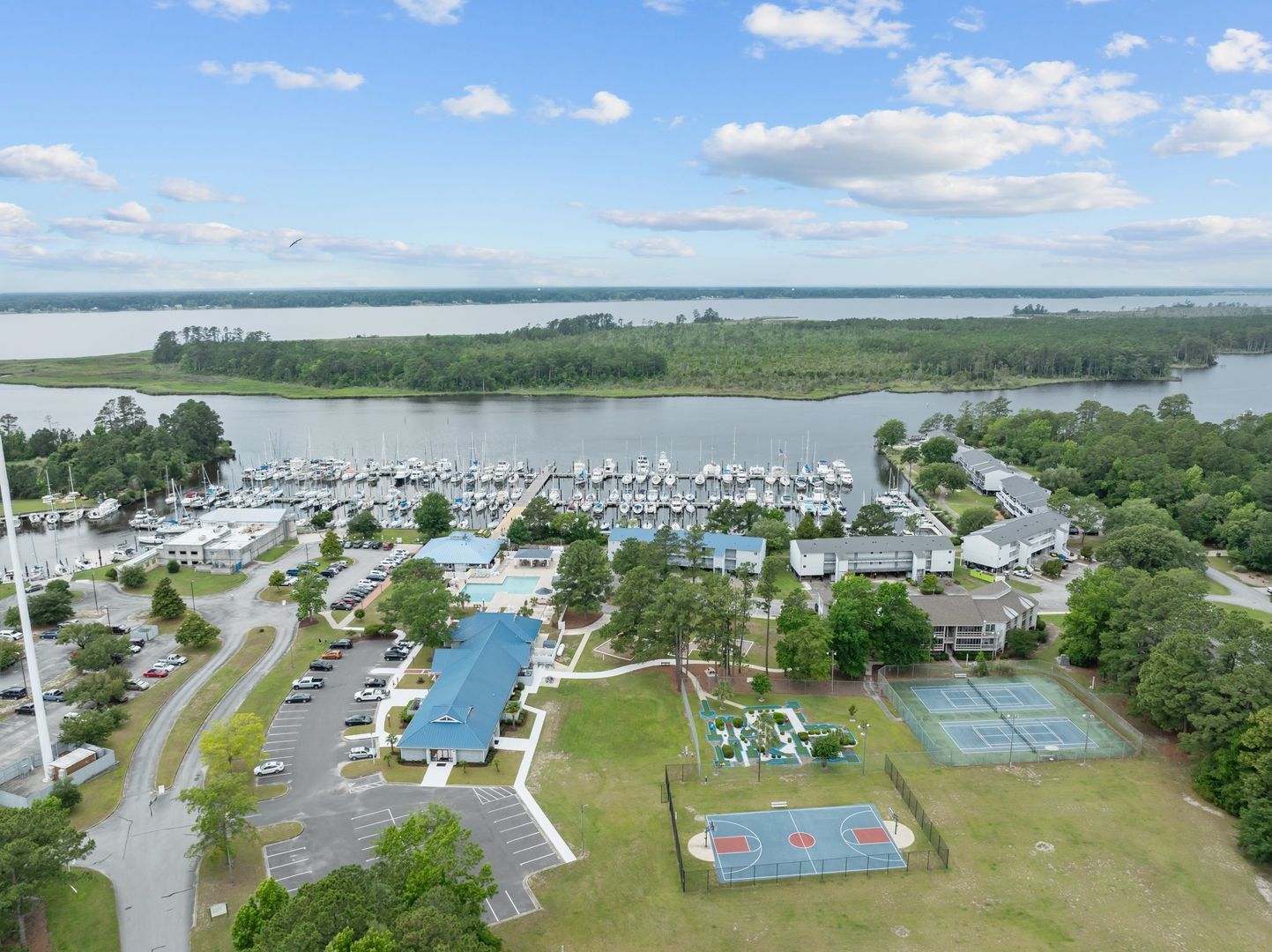 1204 Harbourside Dr, New Bern, NC 28560 - Condo for Rent in New Bern ...