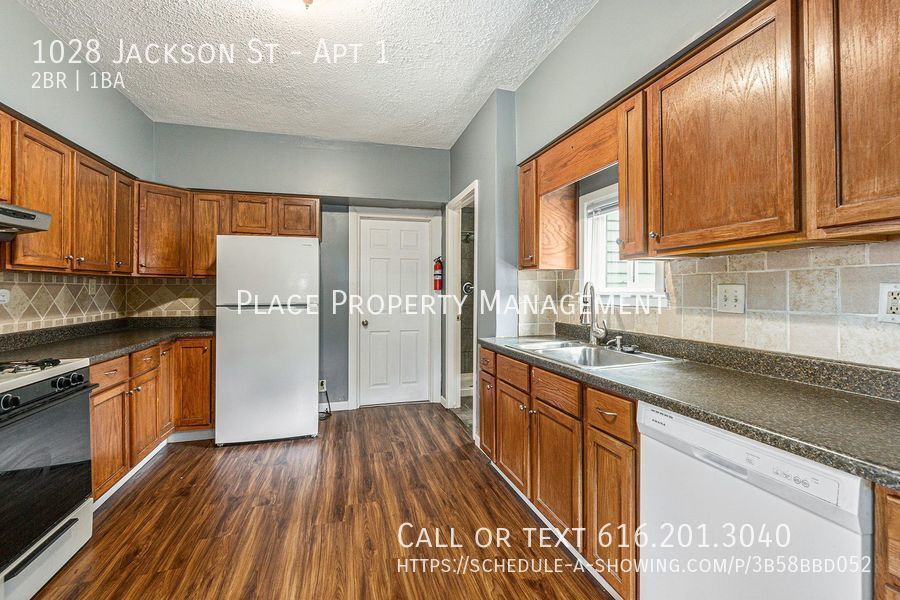 1028 Jackson St Unit Apt 1, Kalamazoo, MI 49001 - Room for Rent in Kalamazoo, MI | Apartments.com