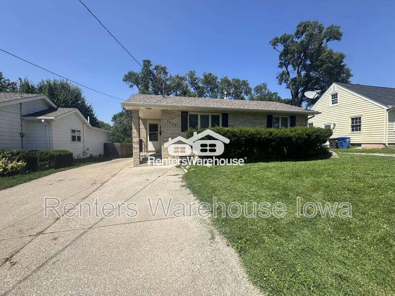 5813 Clark St, Des Moines, IA 50311 - House Rental in Des Moines, IA ...