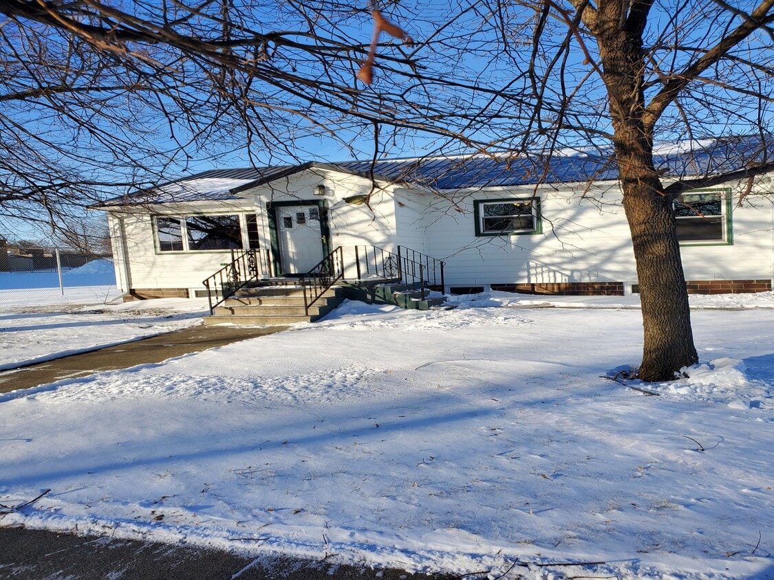 1007 Railroad St, Boyden, IA 51234 - House Rental in Boyden, IA ...