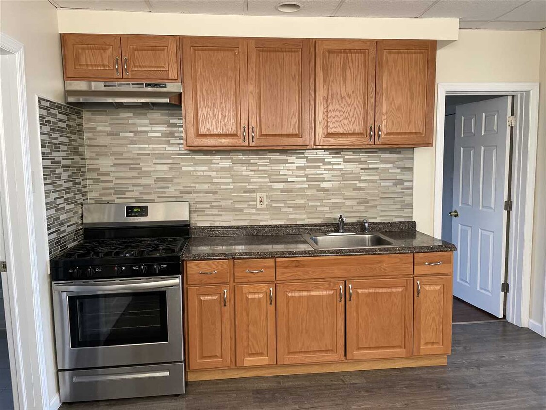 15 W 52nd St, Bayonne, NJ 07002 - House Rental in Bayonne, NJ ... 15 W 52nd St, Bayonne, NJ 07002 - House Rental in Bayonne, NJ ...
