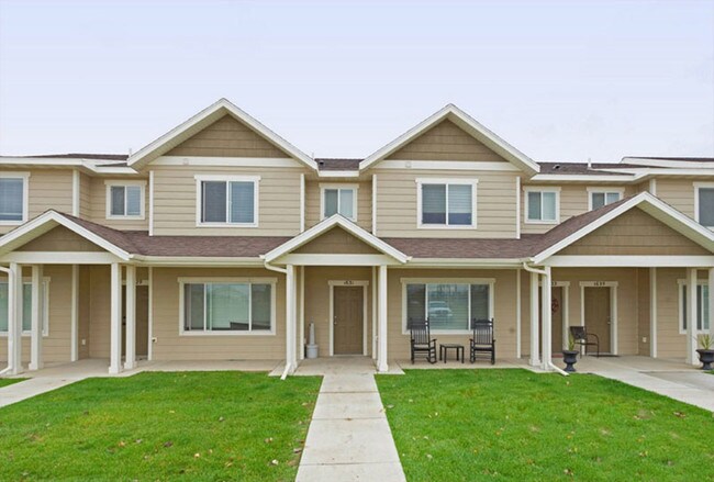 Strata Estates of Watford City Apartments - Watford City, ND ...