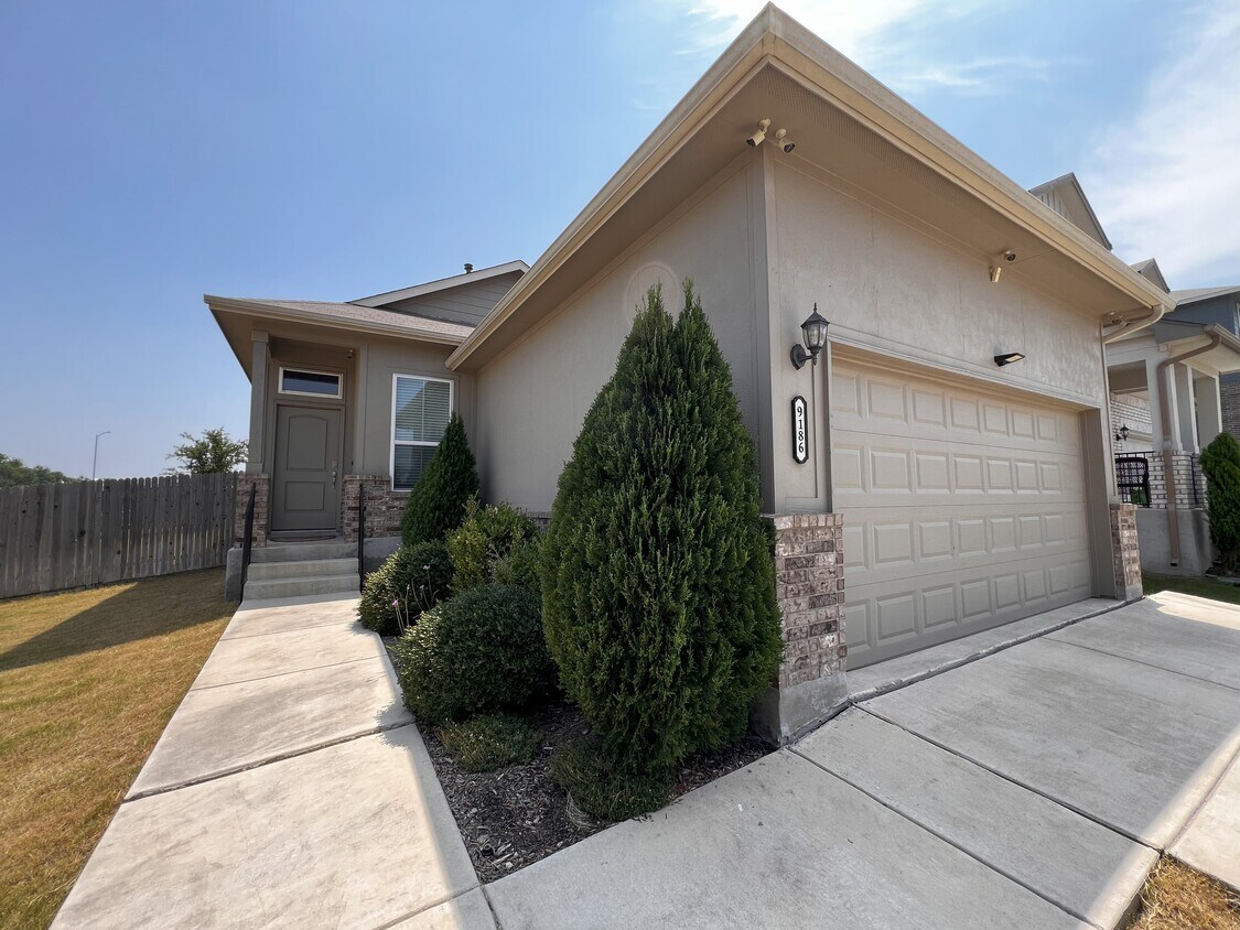 9186 Devils Riv, Converse, TX 78109 - House Rental in Converse, TX ...
