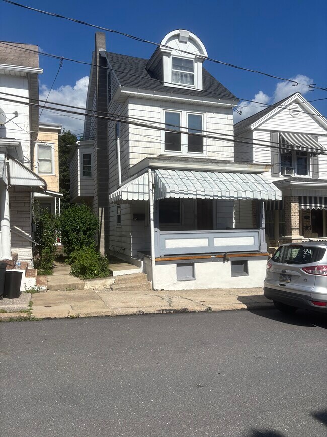 Apartments for Rent with a Swimming Pool in Spring Glen PA