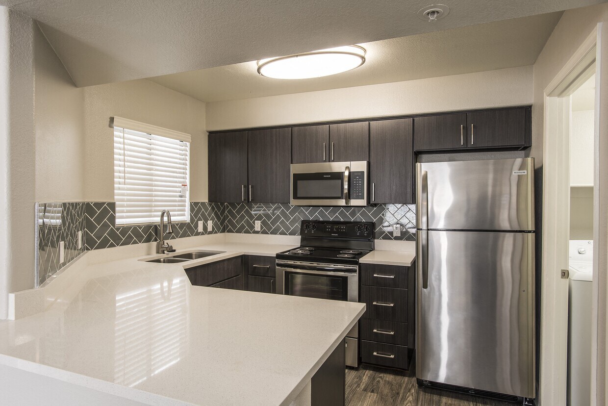 San Valiente - 2220 W Mission Ln Phoenix, AZ 85021 | Apartments.com
