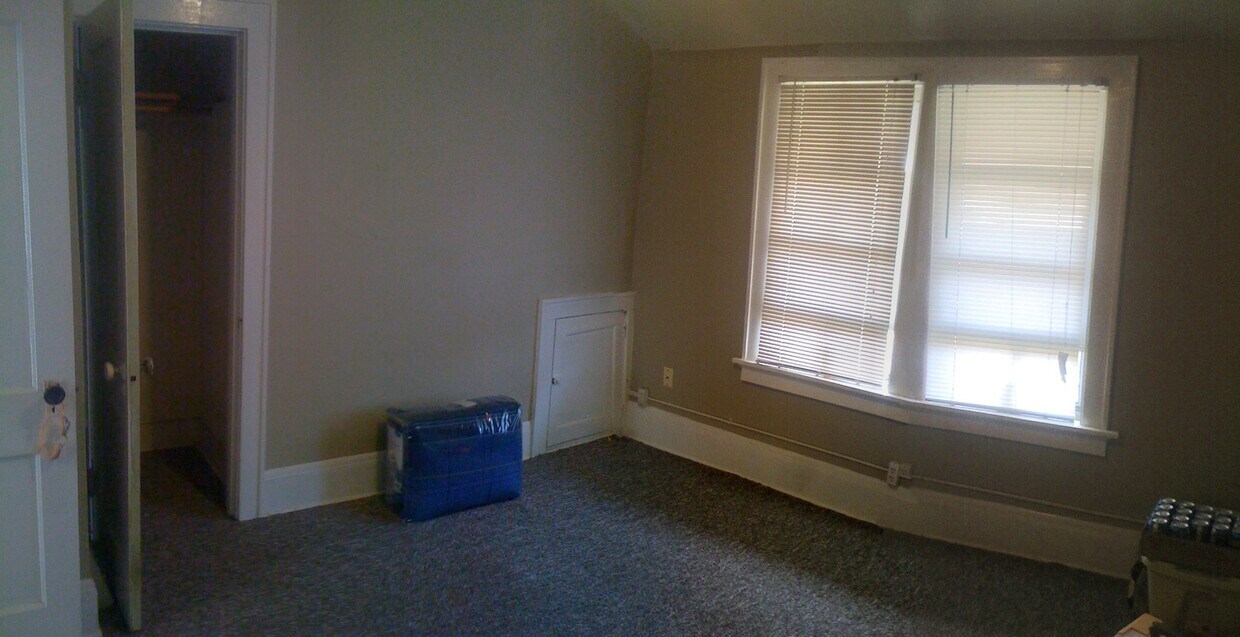 1910 E Locust St Unit UPPER, Milwaukee, WI 53211 - Room for Rent in ...