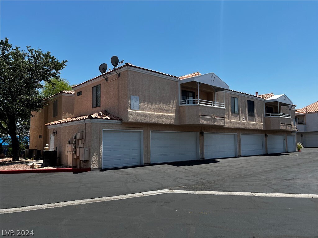 8452 Boseck Dr Unit 211, Las Vegas, NV 89145 - Condo for Rent in Las ...