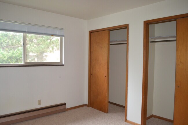 Brick & Mortar Apartments - 520-524 NE 112th St Seattle, WA ...