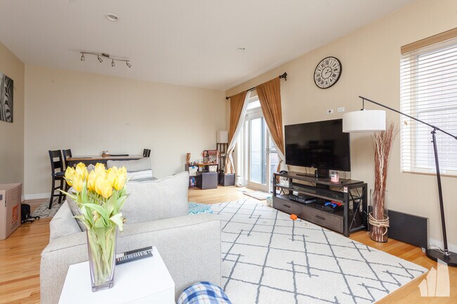East Pilsen Apartments for Rent with a Yard - Chicago, IL - Updated ...