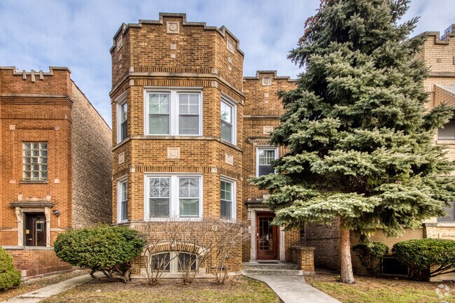 West Rogers Park Apartments for Rent with a Living Room - Chicago, IL ...