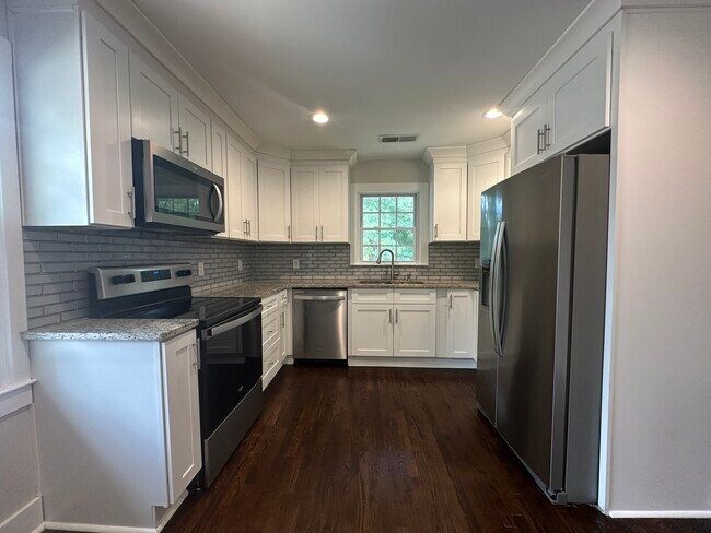 Apartments for Rent with a Walk-In Closet in Center Hill, Atlanta ...