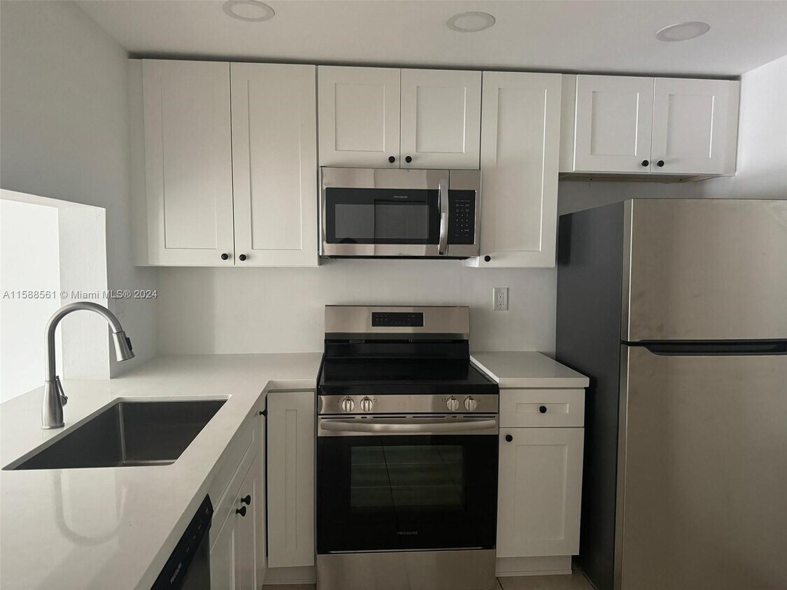 3700-3730 N Pine Island Rd Unit 138, Sunrise, FL 33351 - Room for Rent ...