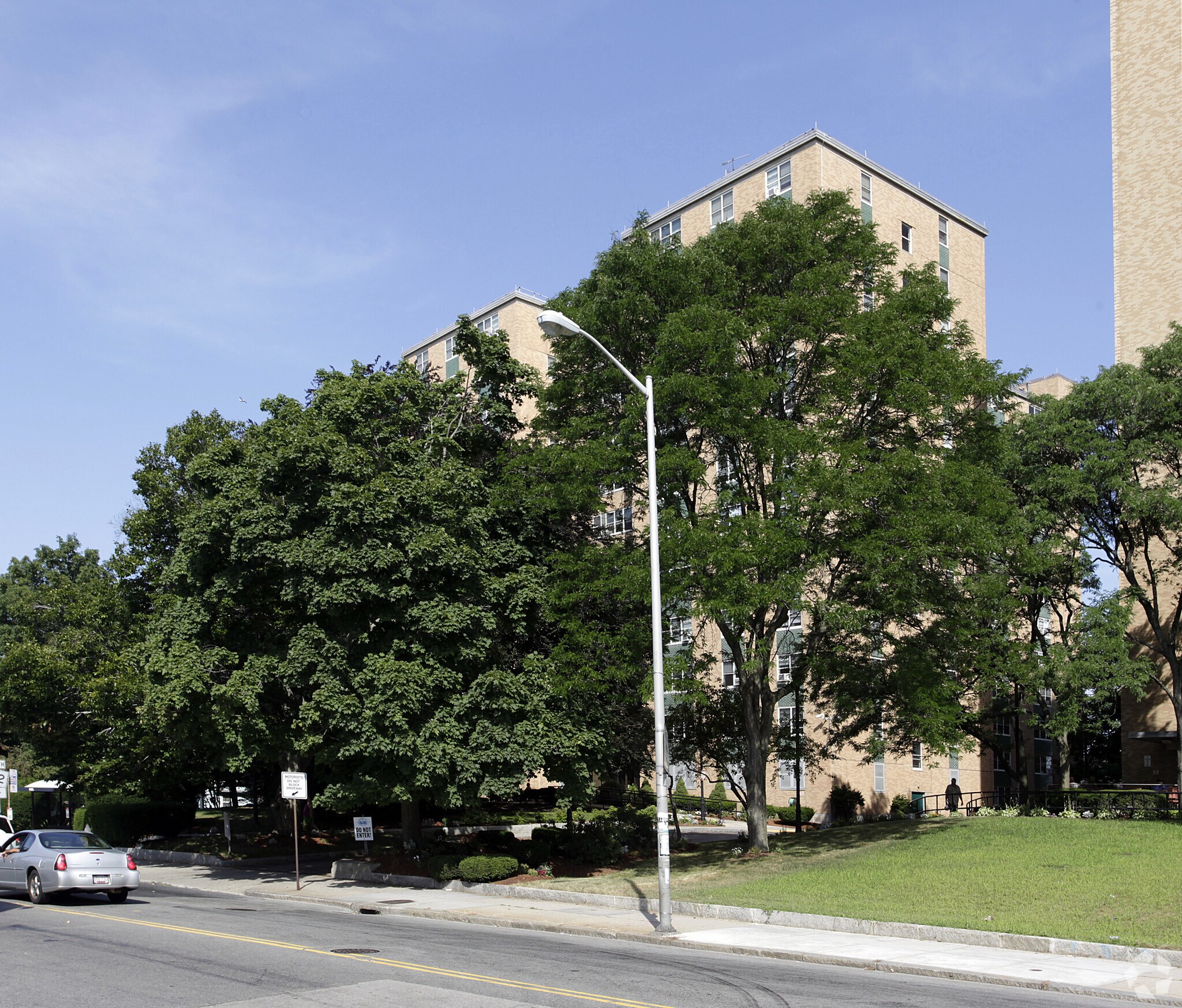 Webster Square Towers East and West - 1050-1060 Main St Worcester, MA ...