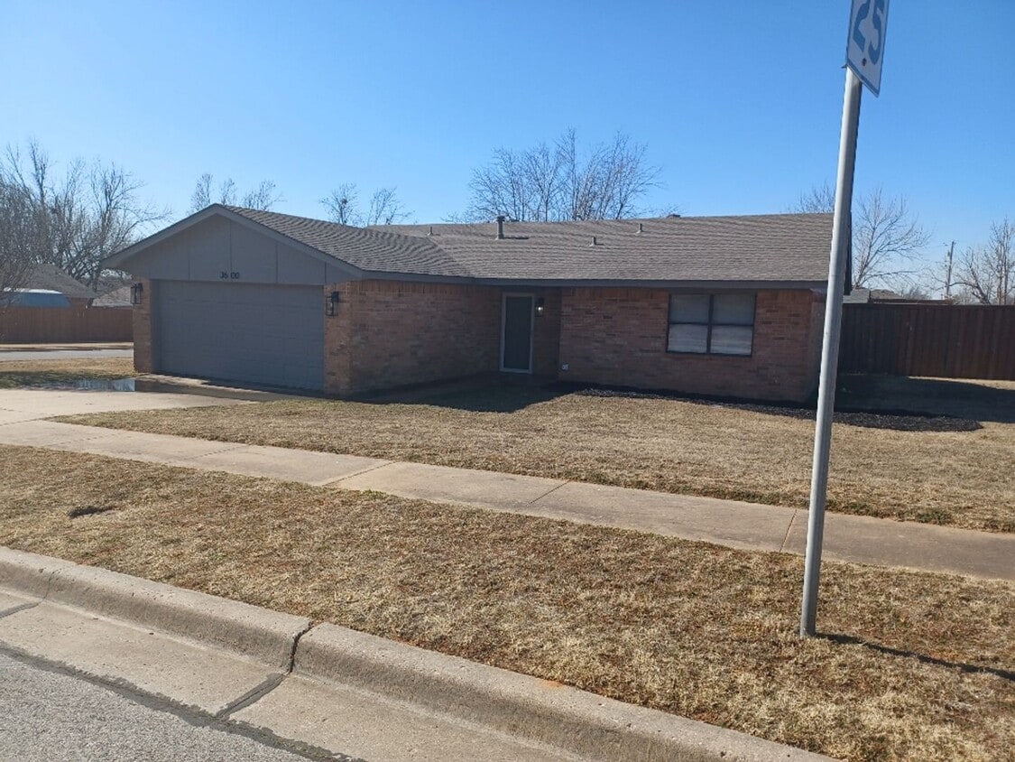 3600 Black Hawk Dr, Norman, OK 73072 - House Rental in Norman, OK | Apartments.com
