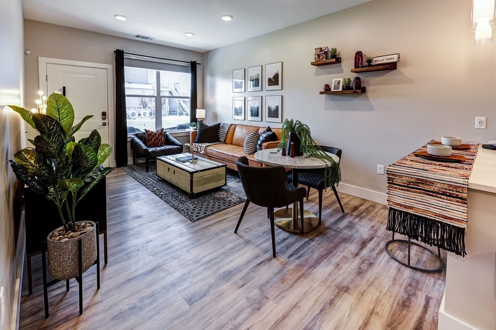 Icon Apartment Homes At Ferguson Farm
