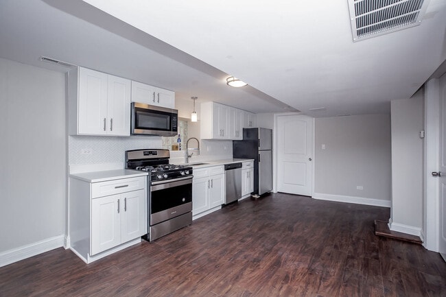 2648 W Lunt Ave, Chicago, IL 60645 - House Rental in Chicago, IL ...