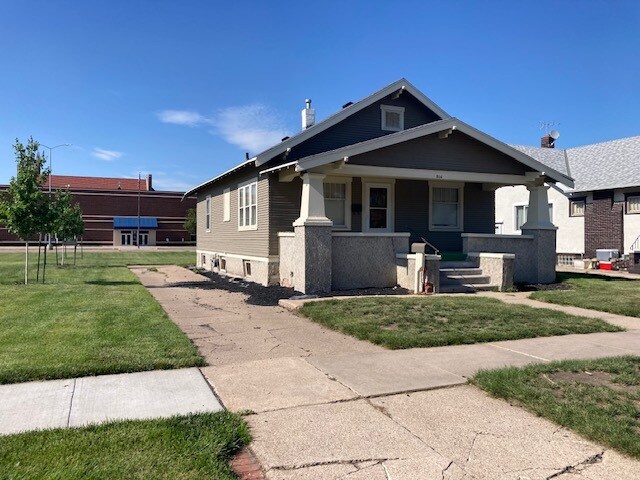 Apartments for Rent with Extra Storage in Holstein NE